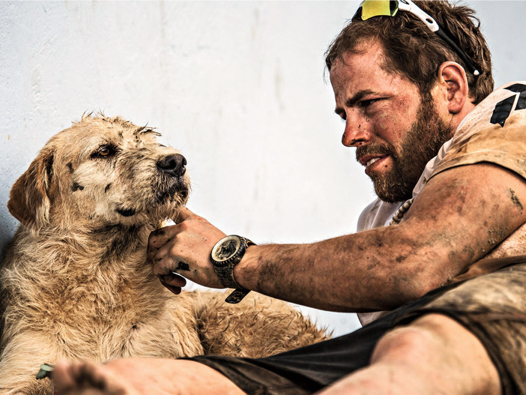 Mike & Arthur – A kutya, aki átgyalogolta a világot az új gazdiért ...