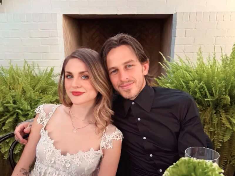 Ilyen volt Frances Bean Cobain és Riley Hawk esküvője