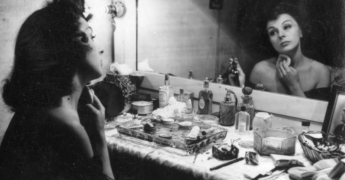 Mezei Mária az Apáca című darabban - Nők Lapja archív